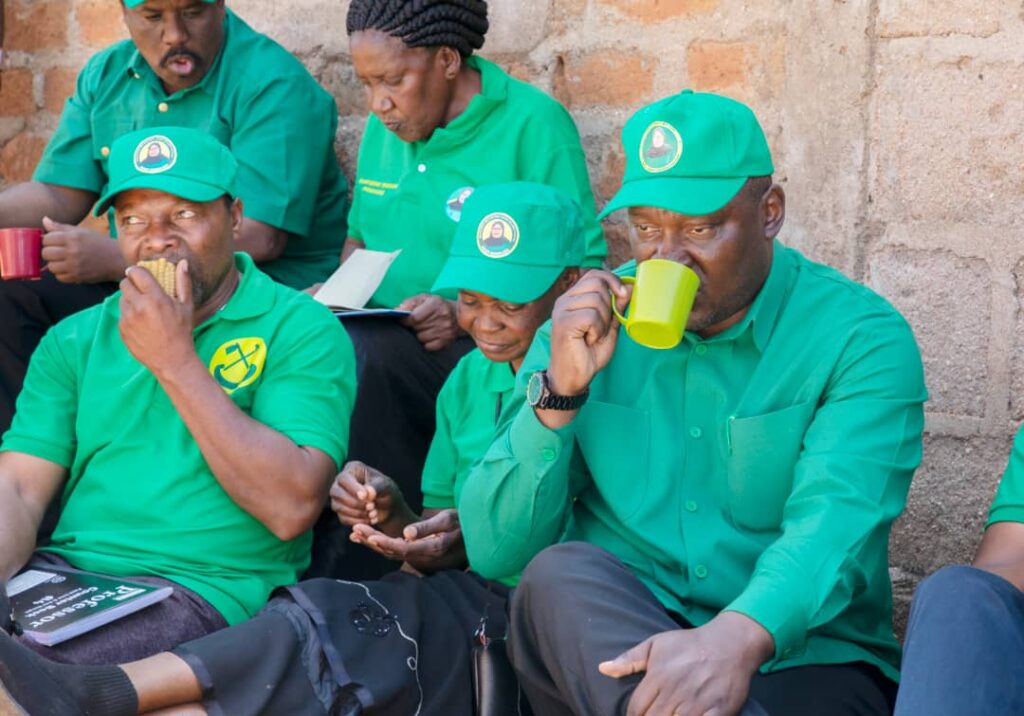 Chongolo akipata kifungua kinywa kwa Mwenyekiti wa Shina - HabariLeo