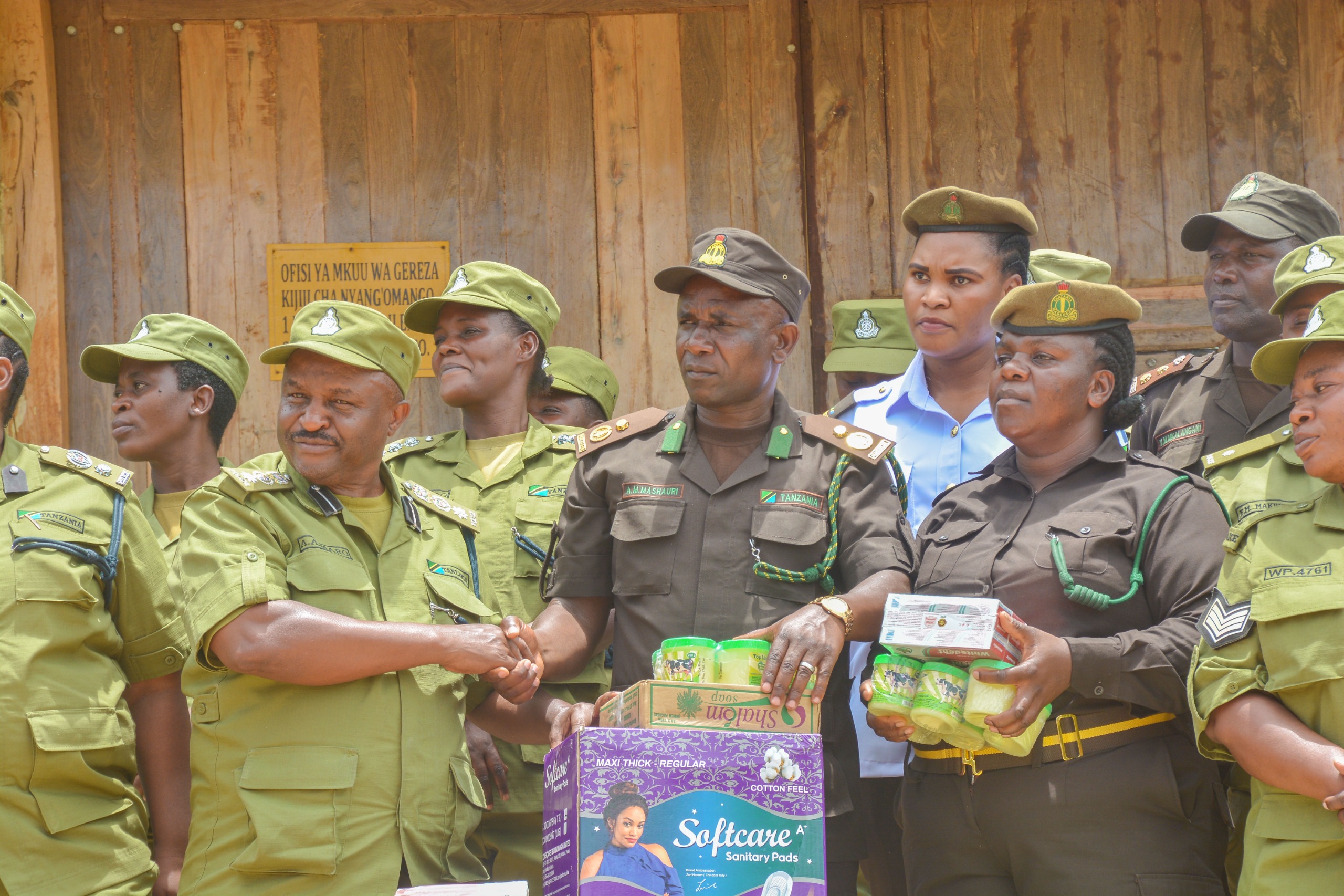Polisi wanawake Geita waipa tano Magereza Chato - HabariLeo